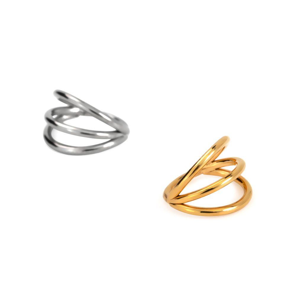 Klassikaline kolmekordne liigendiga titaanist rõngas